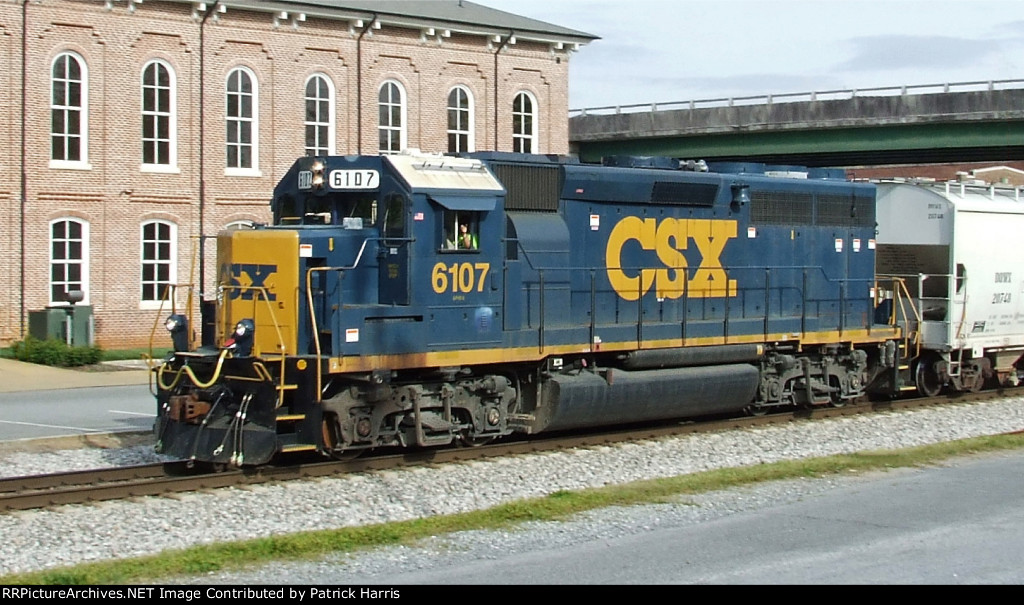 CSX 6107 GP40-2 X-B&O 4208 northbound through Cartersville GA with a local 04-17-2014